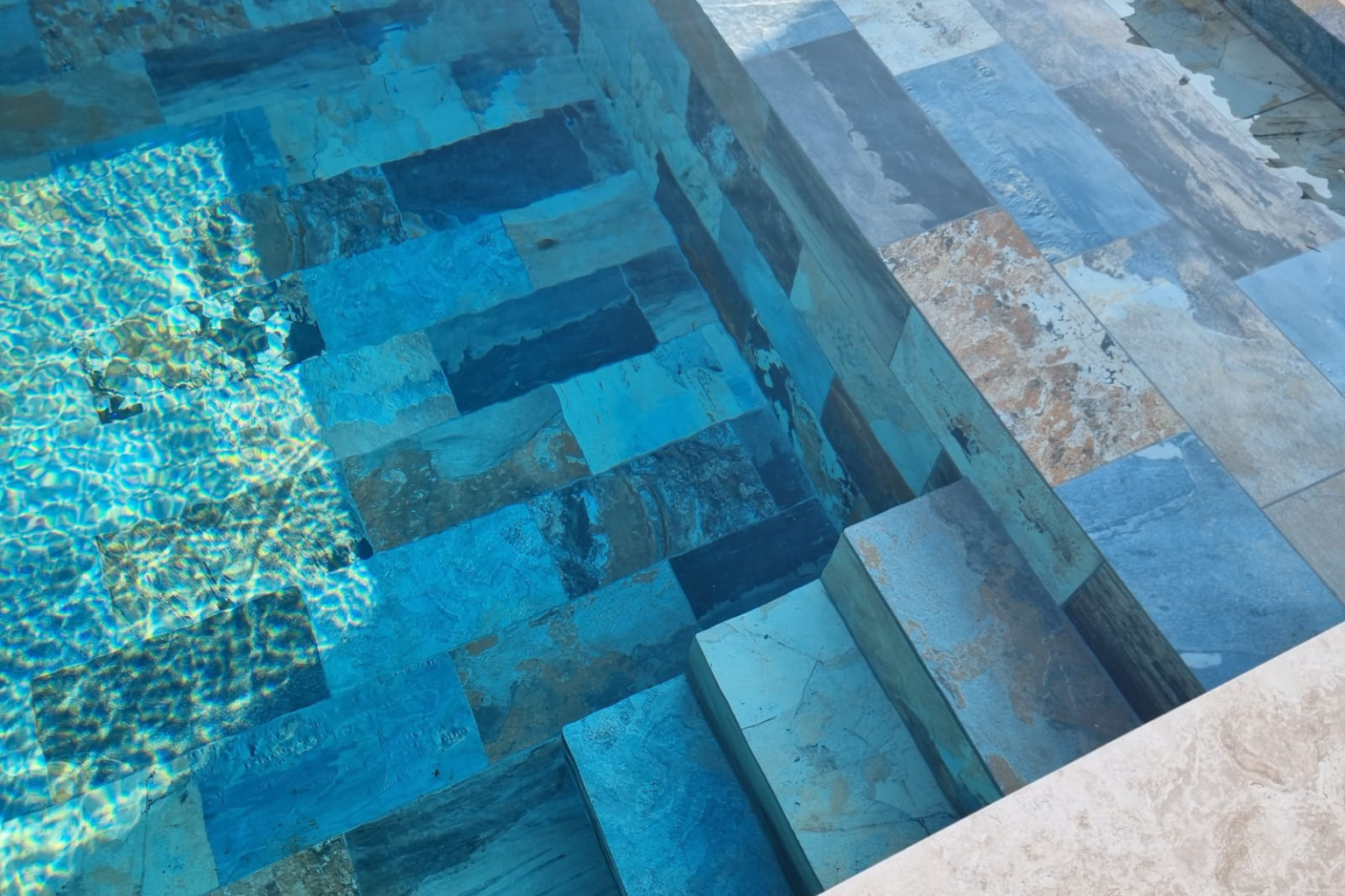 La Pierre de Bali pour Piscine : Prix, Pose, Entretien